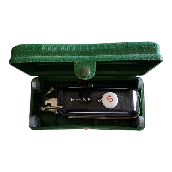 Singer | Other | Vintage Singer Buttonholer 6506 Complete Set Comes ...